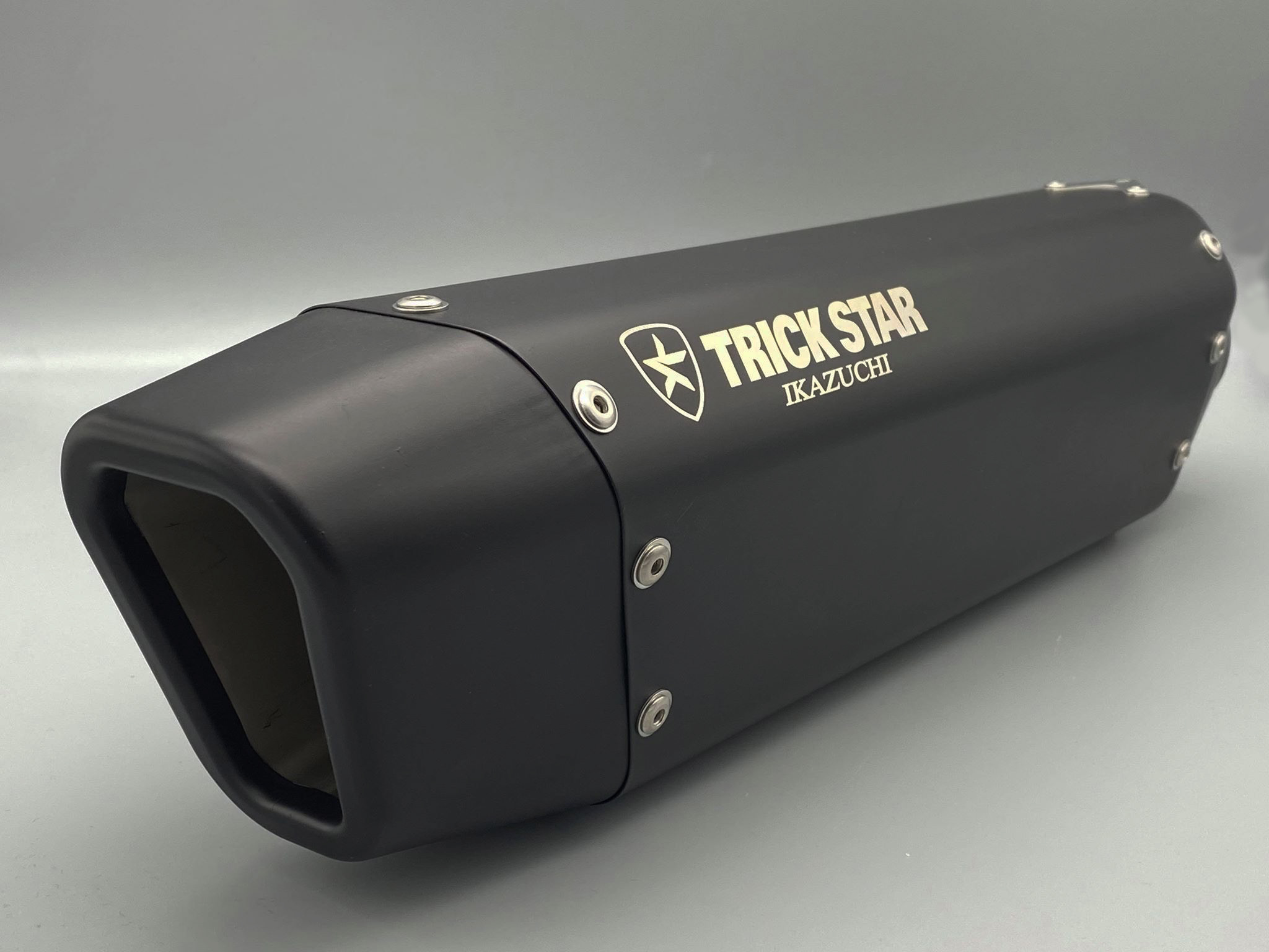 IKAZUCHI ブラックエディション 新発売 - TRICK STAR - マフラー、ステップ等各種部品・用品の製造、販売及び車両販売